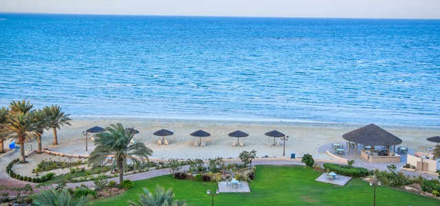 The ENTERTAINER - Danat Jebel Dhanna Resort