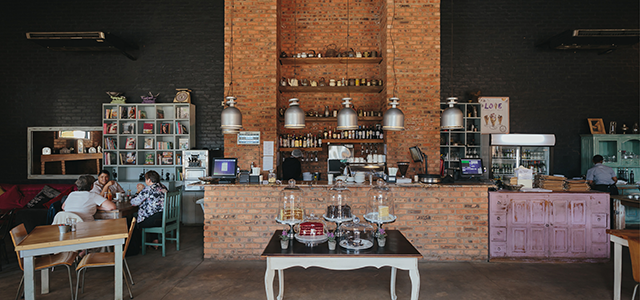 The ENTERTAINER - Essence Cafe & Grill