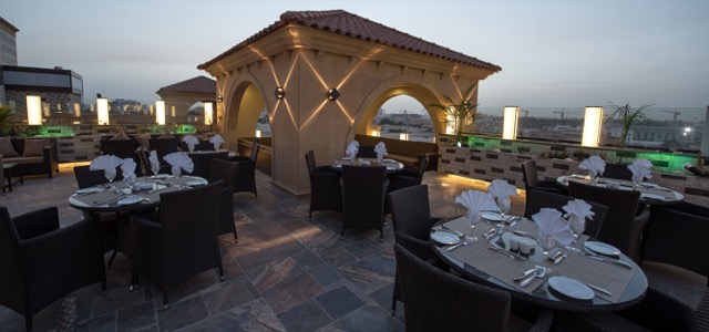 The ENTERTAINER - Le Terrace Cafe
