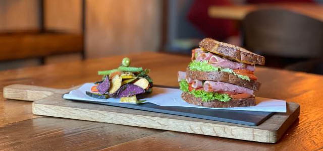 Revo Cafe & Bar | Jebel Ali | The ENTERTAINER