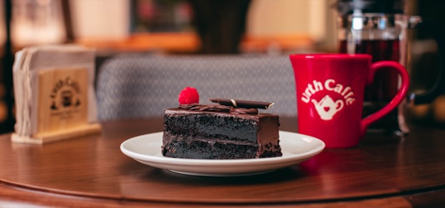 The ENTERTAINER - Urth Caffe